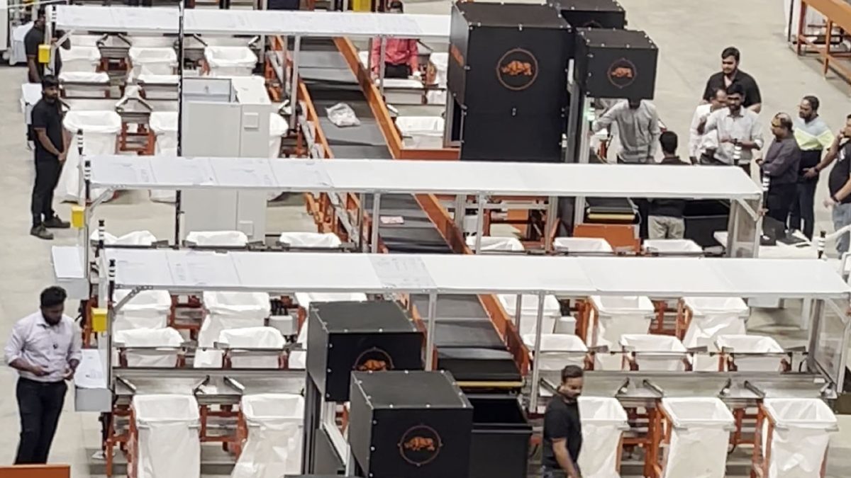 ASTRO Sortation System for Apparel Items – Intralogistics Material & Data Flow